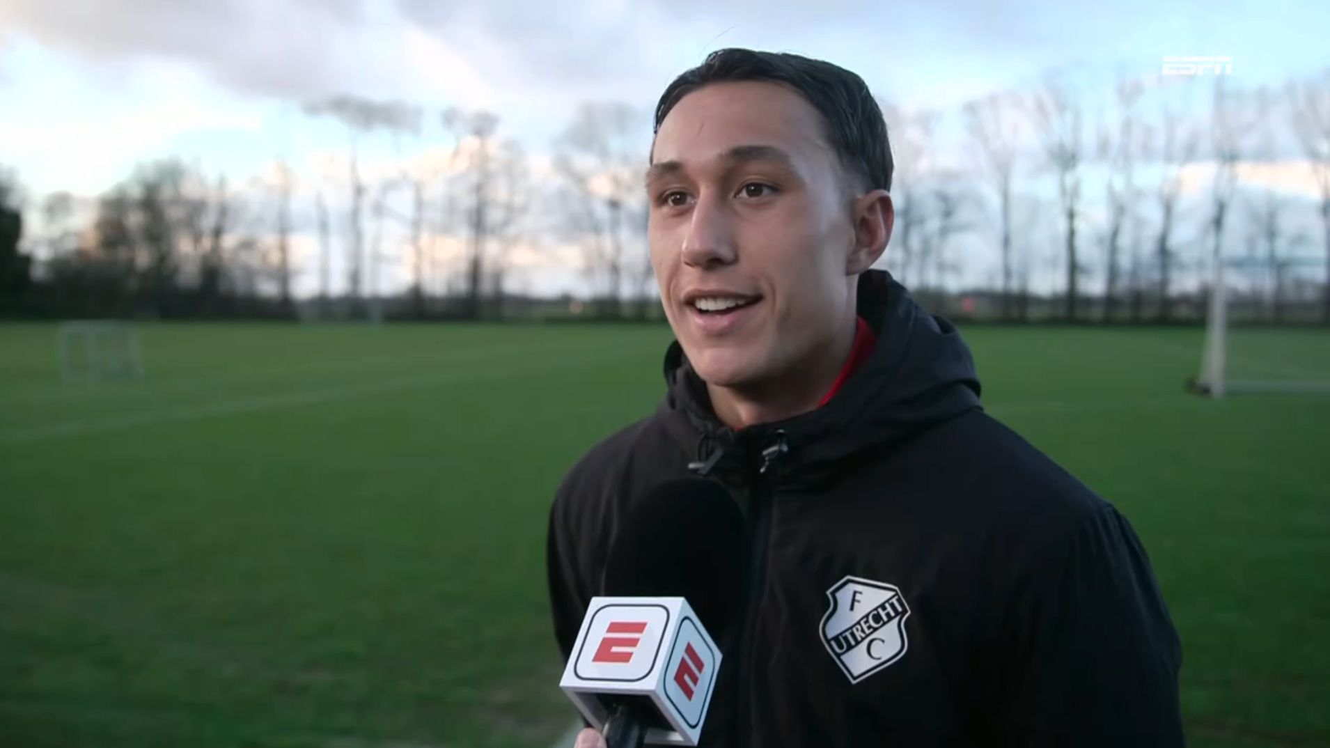 Miliano Jonathans wordt 'verrast' door FC Utrecht-trainer Ron Jans: 'Er zat wel wat kracht bij ...